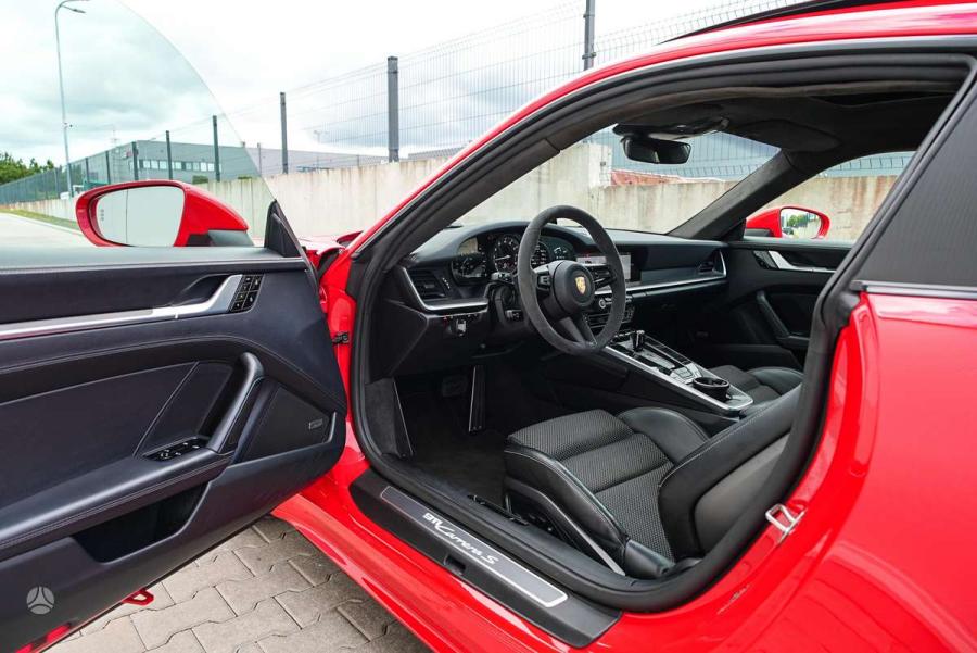 Sarkans Porsche 911 2020 Kauņa, ar dzinēja tilpumu 2.98 L un nobraukumu 60 tūkst. km par 104950 €, foto 27 vietnē AUTOMOTO.COM.LV