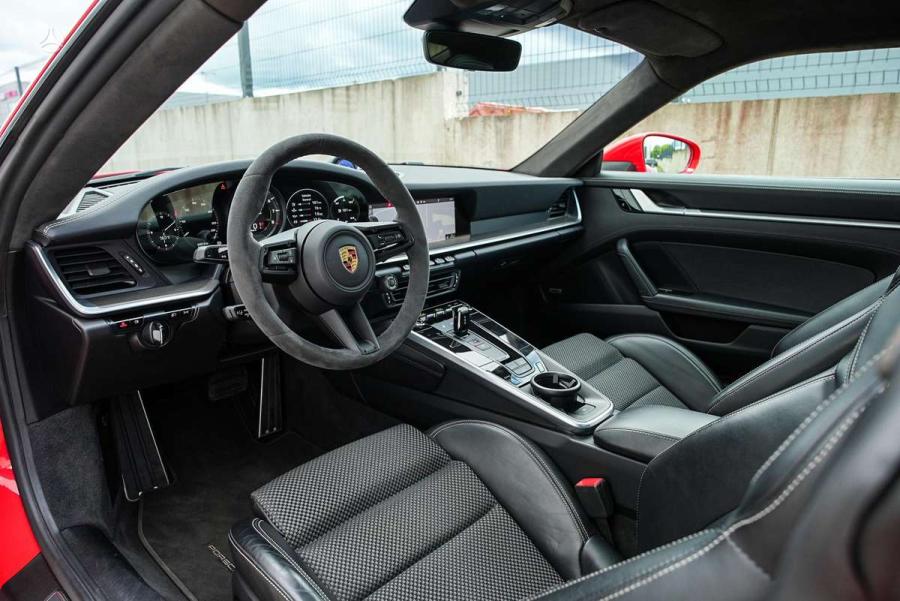 Sarkans Porsche 911 2020 Kauņa, ar dzinēja tilpumu 2.98 L un nobraukumu 60 tūkst. km par 104950 €, foto 29 vietnē AUTOMOTO.COM.LV