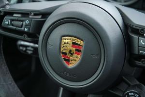 Sarkans Porsche 911 2020 Kauņa, ar dzinēja tilpumu 2.98 L un nobraukumu 60 tūkst. km par 104950 €, foto 34 vietnē AUTOMOTO.COM.LV