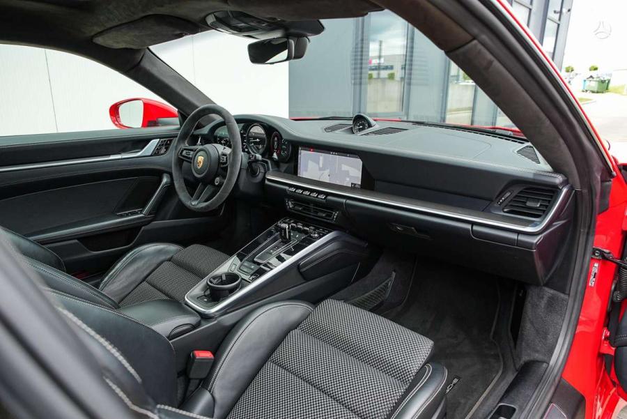 Sarkans Porsche 911 2020 Kauņa, ar dzinēja tilpumu 2.98 L un nobraukumu 60 tūkst. km par 104950 €, foto 44 vietnē AUTOMOTO.COM.LV