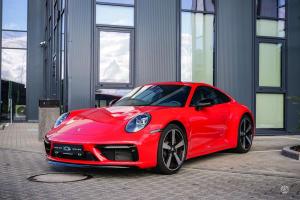Red Porsche 911 2020 in Kaunas, with an engine capacity of 2.98 L and mileage of 86 thousand km for 89950 €, photo 5 on AUTOMOTO.COM.LV