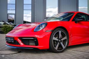 Red Porsche 911 2020 in Kaunas, with an engine capacity of 2.98 L and mileage of 86 thousand km for 89950 €, photo 6 on AUTOMOTO.COM.LV