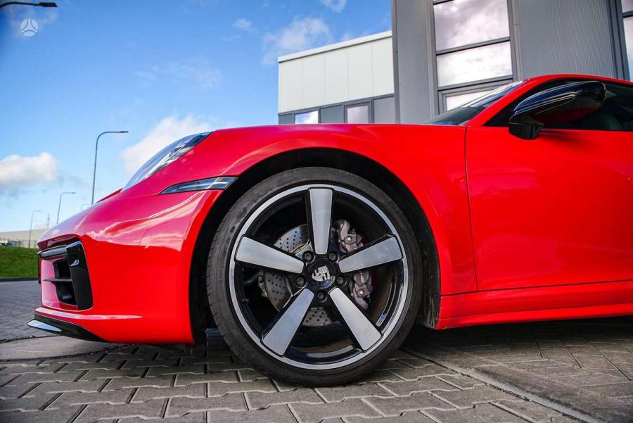 Red Porsche 911 2020 in Kaunas, with an engine capacity of 2.98 L and mileage of 86 thousand km for 89950 €, photo 8 on AUTOMOTO.COM.LV