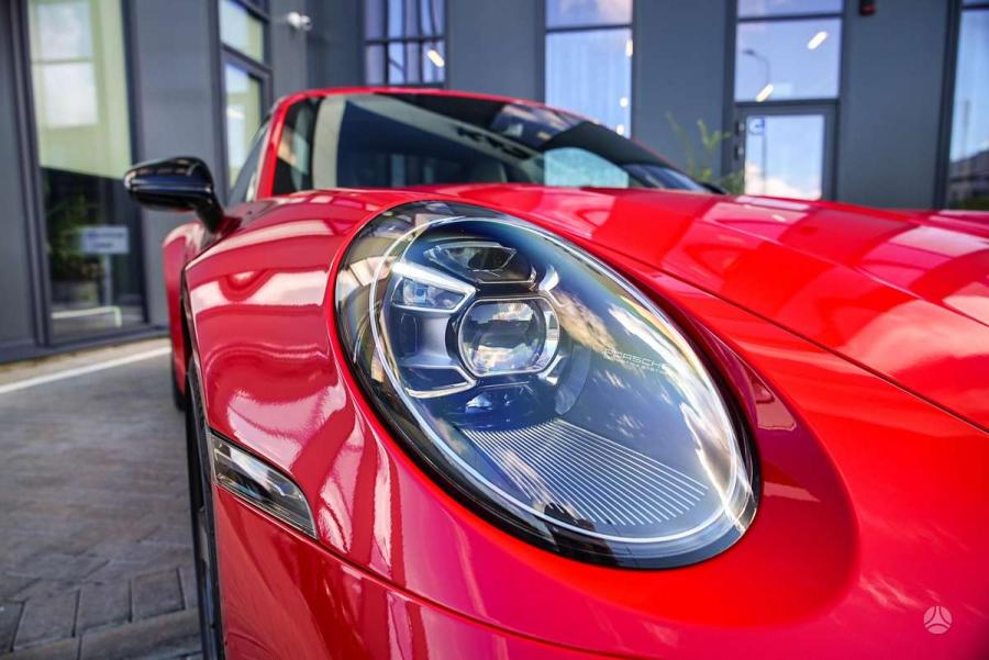 Red Porsche 911 2020 in Kaunas, with an engine capacity of 2.98 L and mileage of 86 thousand km for 89950 €, photo 9 on AUTOMOTO.COM.LV
