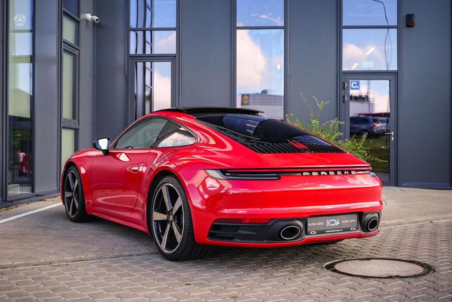 Red Porsche 911 2020 in Kaunas, with an engine capacity of 2.98 L and mileage of 86 thousand km for 89950 €, photo 13 on AUTOMOTO.COM.LV