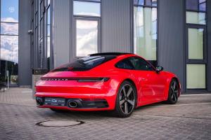 Red Porsche 911 2020 in Kaunas, with an engine capacity of 2.98 L and mileage of 86 thousand km for 89950 €, photo 16 on AUTOMOTO.COM.LV