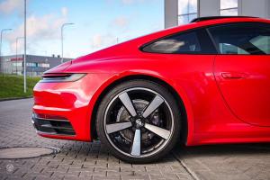 Red Porsche 911 2020 in Kaunas, with an engine capacity of 2.98 L and mileage of 86 thousand km for 89950 €, photo 17 on AUTOMOTO.COM.LV