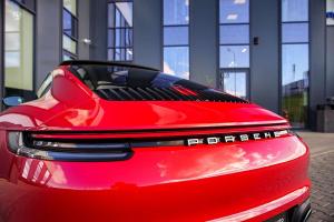 Red Porsche 911 2020 in Kaunas, with an engine capacity of 2.98 L and mileage of 86 thousand km for 89950 €, photo 18 on AUTOMOTO.COM.LV