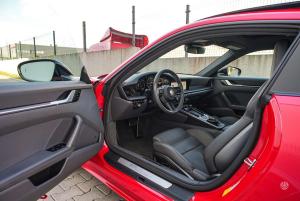Red Porsche 911 2020 in Kaunas, with an engine capacity of 2.98 L and mileage of 86 thousand km for 89950 €, photo 32 on AUTOMOTO.COM.LV