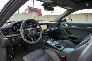 Red Porsche 911 2020 in Kaunas, with an engine capacity of 2.98 L and mileage of 86 thousand km for 89950 €, photo 33 on AUTOMOTO.COM.LV