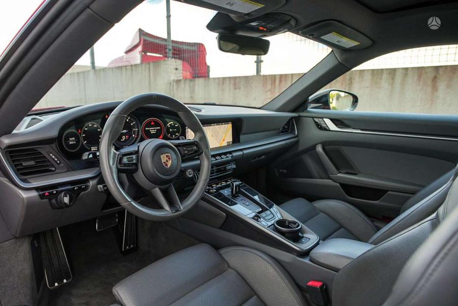 Red Porsche 911 2020 in Kaunas, with an engine capacity of 2.98 L and mileage of 86 thousand km for 89950 €, photo 33 on AUTOMOTO.COM.LV