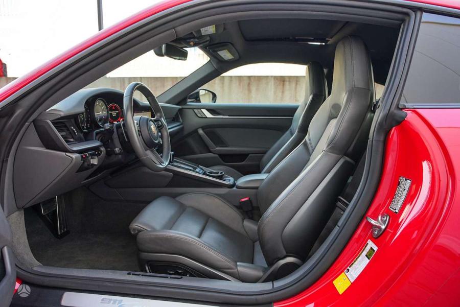Red Porsche 911 2020 in Kaunas, with an engine capacity of 2.98 L and mileage of 86 thousand km for 89950 €, photo 34 on AUTOMOTO.COM.LV