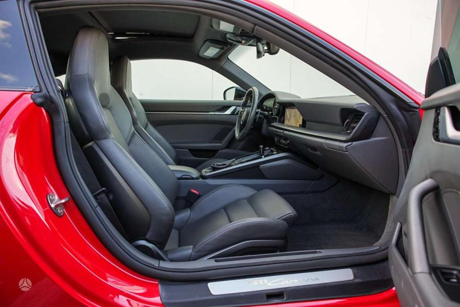 Red Porsche 911 2020 in Kaunas, with an engine capacity of 2.98 L and mileage of 86 thousand km for 89950 €, photo 47 on AUTOMOTO.COM.LV