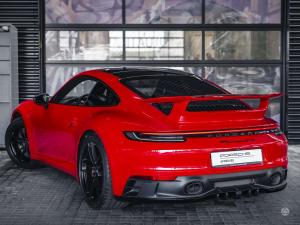 Sarkans Porsche 911 2023 Viļņa, ar dzinēja tilpumu 2.98 L un nobraukumu 17 tūkst. km par 149911 €, foto 4 vietnē AUTOMOTO.COM.LV