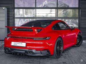 Sarkans Porsche 911 2023 Viļņa, ar dzinēja tilpumu 2.98 L un nobraukumu 17 tūkst. km par 149911 €, foto 6 vietnē AUTOMOTO.COM.LV