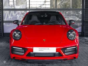Sarkans Porsche 911 2023 Viļņa, ar dzinēja tilpumu 2.98 L un nobraukumu 17 tūkst. km par 149911 €, foto 9 vietnē AUTOMOTO.COM.LV