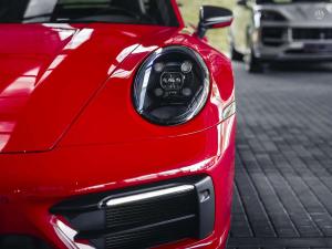Sarkans Porsche 911 2023 Viļņa, ar dzinēja tilpumu 2.98 L un nobraukumu 17 tūkst. km par 149911 €, foto 12 vietnē AUTOMOTO.COM.LV