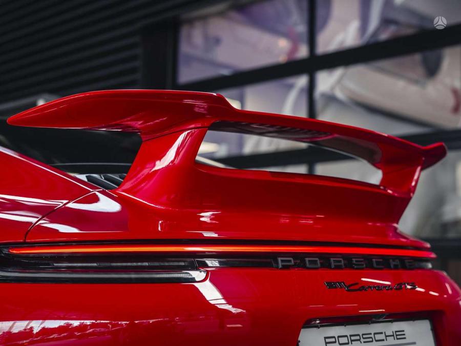 Sarkans Porsche 911 2023 Viļņa, ar dzinēja tilpumu 2.98 L un nobraukumu 17 tūkst. km par 149911 €, foto 18 vietnē AUTOMOTO.COM.LV