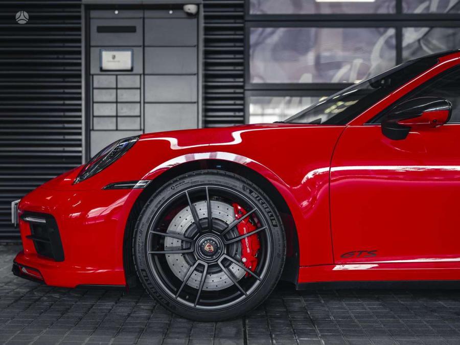 Sarkans Porsche 911 2023 Viļņa, ar dzinēja tilpumu 2.98 L un nobraukumu 17 tūkst. km par 149911 €, foto 21 vietnē AUTOMOTO.COM.LV