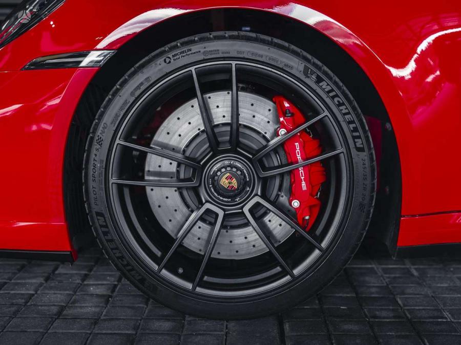 Sarkans Porsche 911 2023 Viļņa, ar dzinēja tilpumu 2.98 L un nobraukumu 17 tūkst. km par 149911 €, foto 22 vietnē AUTOMOTO.COM.LV