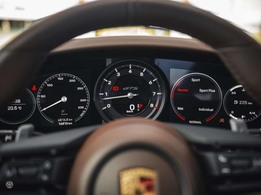 Sarkans Porsche 911 2023 Viļņa, ar dzinēja tilpumu 2.98 L un nobraukumu 17 tūkst. km par 149911 €, foto 29 vietnē AUTOMOTO.COM.LV