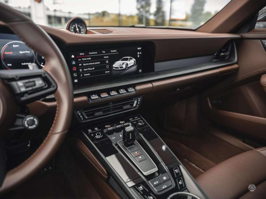 Sarkans Porsche 911 2023 Viļņa, ar dzinēja tilpumu 2.98 L un nobraukumu 17 tūkst. km par 149911 €, foto 30 vietnē AUTOMOTO.COM.LV