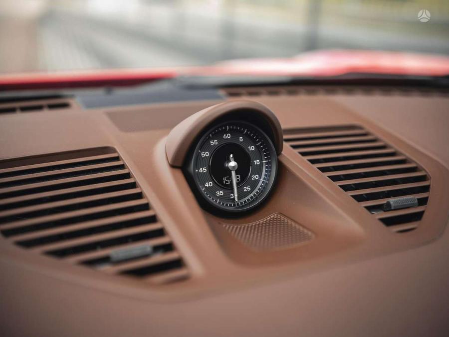 Sarkans Porsche 911 2023 Viļņa, ar dzinēja tilpumu 2.98 L un nobraukumu 17 tūkst. km par 149911 €, foto 31 vietnē AUTOMOTO.COM.LV