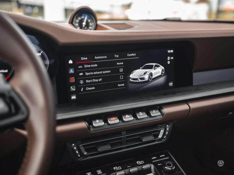Sarkans Porsche 911 2023 Viļņa, ar dzinēja tilpumu 2.98 L un nobraukumu 17 tūkst. km par 149911 €, foto 32 vietnē AUTOMOTO.COM.LV