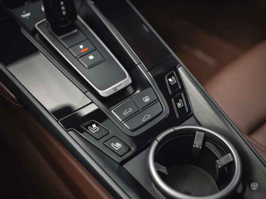 Sarkans Porsche 911 2023 Viļņa, ar dzinēja tilpumu 2.98 L un nobraukumu 17 tūkst. km par 149911 €, foto 35 vietnē AUTOMOTO.COM.LV