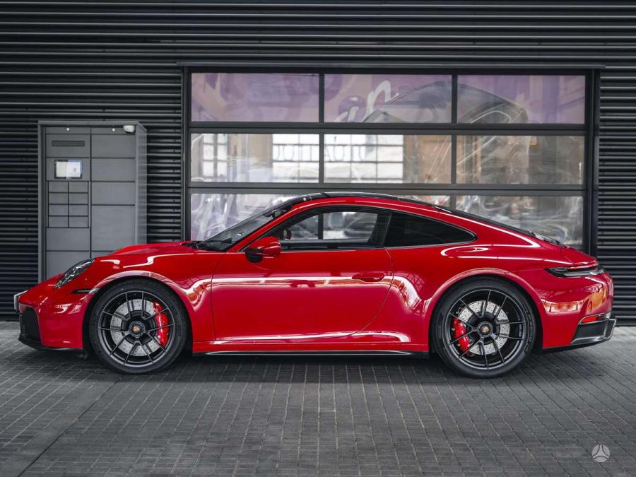 Sarkans Porsche 911 2024 Viļņa, ar dzinēja tilpumu 3.59 L un nobraukumu 12 tūkst. km par 189911 €, foto 3 vietnē AUTOMOTO.COM.LV