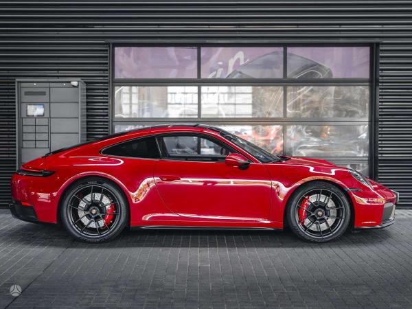 Sarkans Porsche 911 2024 Viļņa, ar dzinēja tilpumu 3.59 L un nobraukumu 12 tūkst. km par 189911 €, foto 6 vietnē AUTOMOTO.COM.LV