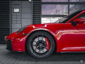 Sarkans Porsche 911 2024 Viļņa, ar dzinēja tilpumu 3.59 L un nobraukumu 12 tūkst. km par 189911 €, foto 15 vietnē AUTOMOTO.COM.LV