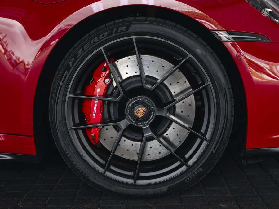 Sarkans Porsche 911 2024 Viļņa, ar dzinēja tilpumu 3.59 L un nobraukumu 12 tūkst. km par 189911 €, foto 18 vietnē AUTOMOTO.COM.LV