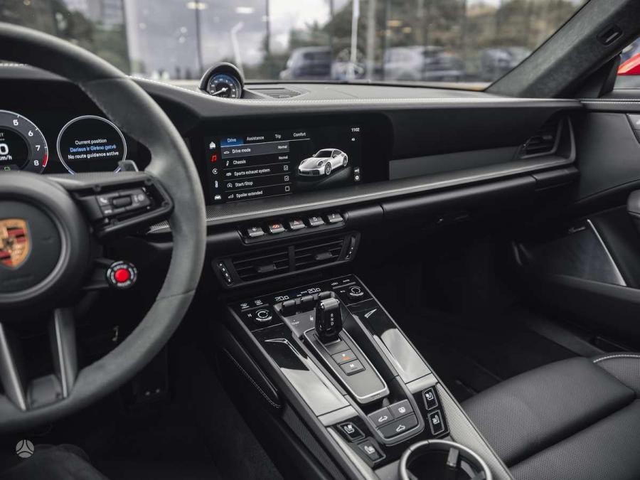 Sarkans Porsche 911 2024 Viļņa, ar dzinēja tilpumu 3.59 L un nobraukumu 12 tūkst. km par 189911 €, foto 25 vietnē AUTOMOTO.COM.LV
