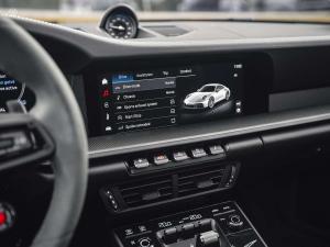 Sarkans Porsche 911 2024 Viļņa, ar dzinēja tilpumu 3.59 L un nobraukumu 12 tūkst. km par 189911 €, foto 27 vietnē AUTOMOTO.COM.LV