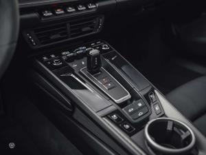 Sarkans Porsche 911 2024 Viļņa, ar dzinēja tilpumu 3.59 L un nobraukumu 12 tūkst. km par 189911 €, foto 29 vietnē AUTOMOTO.COM.LV