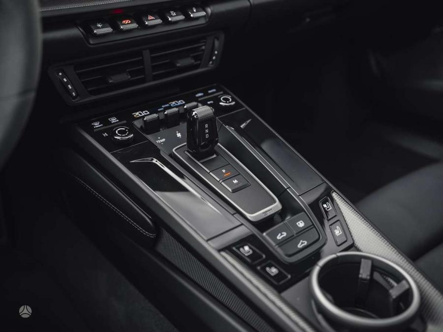 Sarkans Porsche 911 2024 Viļņa, ar dzinēja tilpumu 3.59 L un nobraukumu 12 tūkst. km par 189911 €, foto 29 vietnē AUTOMOTO.COM.LV