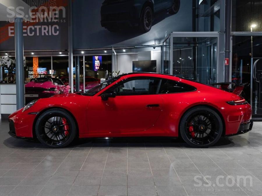 Sarkans Porsche 911 2026 Rīga, ar dzinēja tilpumu 3.60 L un nobraukumu 6 tūkst. km par 195900 €, foto 3 vietnē AUTOMOTO.COM.LV