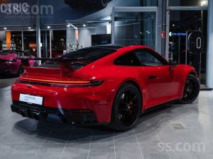 Sarkans Porsche 911 2026 Rīga, ar dzinēja tilpumu 3.60 L un nobraukumu 6 tūkst. km par 195900 €, foto 4 vietnē AUTOMOTO.COM.LV