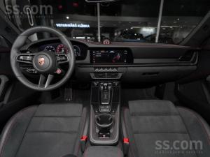 Sarkans Porsche 911 2026 Rīga, ar dzinēja tilpumu 3.60 L un nobraukumu 6 tūkst. km par 195900 €, foto 18 vietnē AUTOMOTO.COM.LV