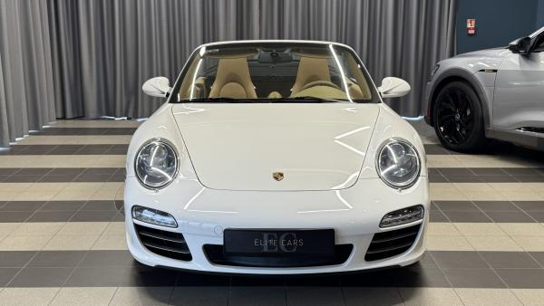 Белый Порше 911 2009 в Рига, объемом двигателя 3.80 л и пробегом 111 тыс. км за 66990 €, фото 1 на AUTOMOTO.COM.LV