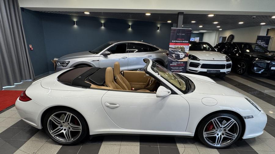 White Porsche 911 2009 in Riga, with an engine capacity of 3.80 L and mileage of 111 thousand km for 66990 €, photo 4 on AUTOMOTO.COM.LV