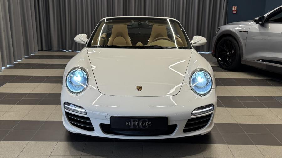 White Porsche 911 2009 in Riga, with an engine capacity of 3.80 L and mileage of 111 thousand km for 66990 €, photo 9 on AUTOMOTO.COM.LV