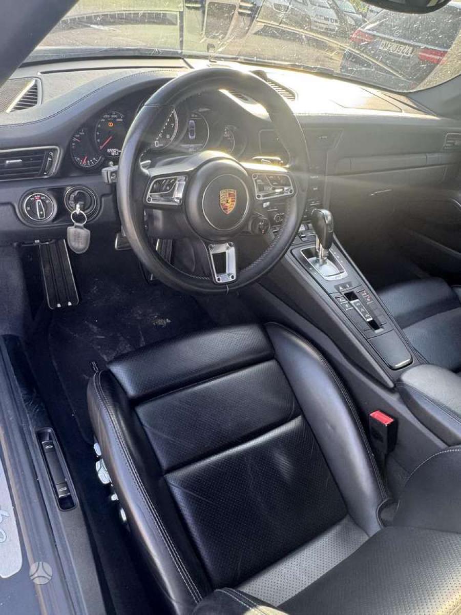 Balts Porsche 911 2016 Panevēža, ar dzinēja tilpumu 3.80 L un nobraukumu 66 tūkst. km par 124999 €, foto 9 vietnē AUTOMOTO.COM.LV