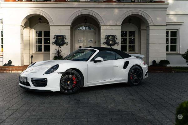 White Porsche 911 2016 in Panevezys, with an engine capacity of 3.80 L and mileage of 67 thousand km for 114900 €, photo 1 on AUTOMOTO.COM.LV