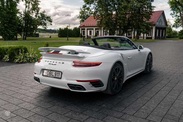 White Porsche 911 2016 in Panevezys, with an engine capacity of 3.80 L and mileage of 67 thousand km for 114900 €, photo 5 on AUTOMOTO.COM.LV