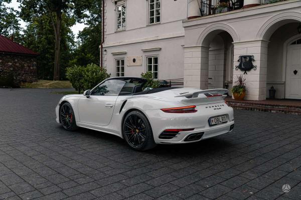 White Porsche 911 2016 in Panevezys, with an engine capacity of 3.80 L and mileage of 67 thousand km for 114900 €, photo 8 on AUTOMOTO.COM.LV