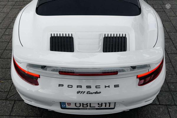 White Porsche 911 2016 in Panevezys, with an engine capacity of 3.80 L and mileage of 67 thousand km for 114900 €, photo 10 on AUTOMOTO.COM.LV