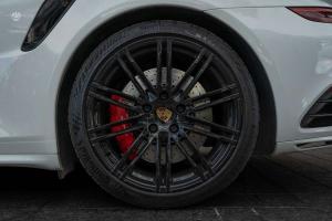 Balts Porsche 911 2016 Panevēža, ar dzinēja tilpumu 3.80 L un nobraukumu 67 tūkst. km par 114900 €, foto 15 vietnē AUTOMOTO.COM.LV