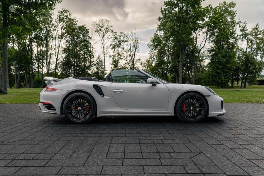 Balts Porsche 911 2016 Panevēža, ar dzinēja tilpumu 3.80 L un nobraukumu 67 tūkst. km par 114900 €, foto 23 vietnē AUTOMOTO.COM.LV